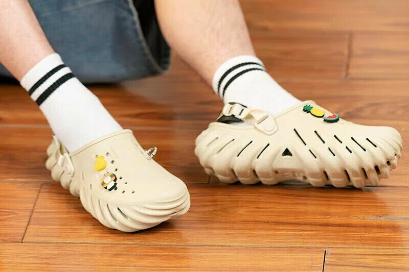 დასახელდა პოპულარული ტიპის ფეხსაცმლის მოულოდნელი საფრთხე - მკურნალი.გე